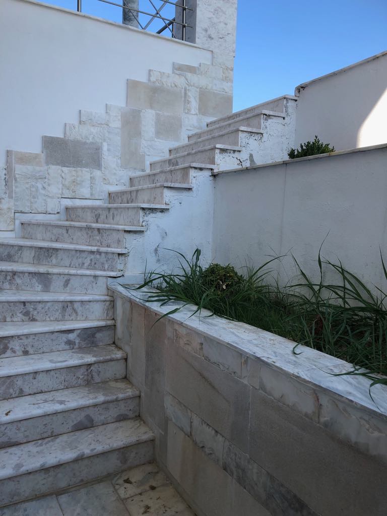 ΠΩΛΗΣΗ ΠΟΛΥΤΕΛΟΥΣ ΒΙΛΛΑΣ ΣΤΟ ΠΟΛΥΧΡΟΝΟ