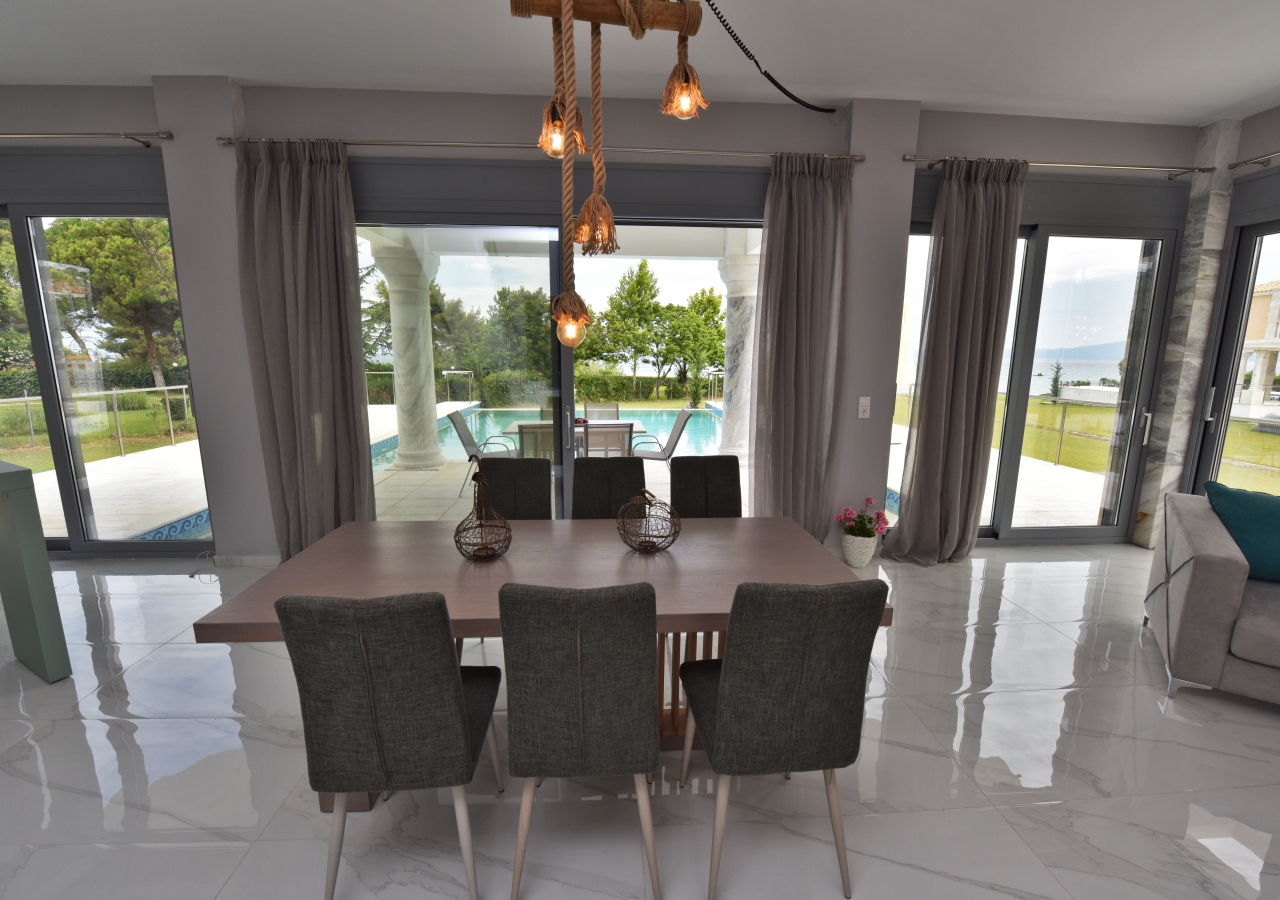 ΠΩΛΗΣΗ ΠΟΛΥΤΕΛΟΥΣ ΒΙΛΛΑΣ ΣΤΟ ΠΟΛΥΧΡΟΝΟ